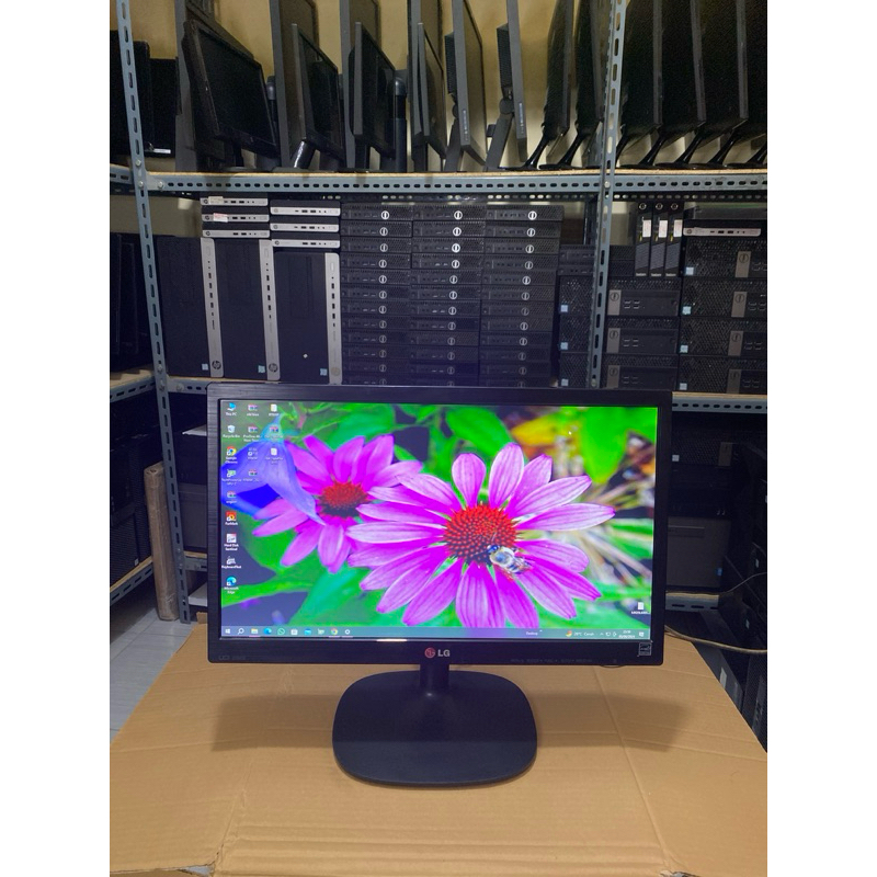 Jual obral monitor 20 inch wide scren LG mulus komplit kabel | Shopee ...