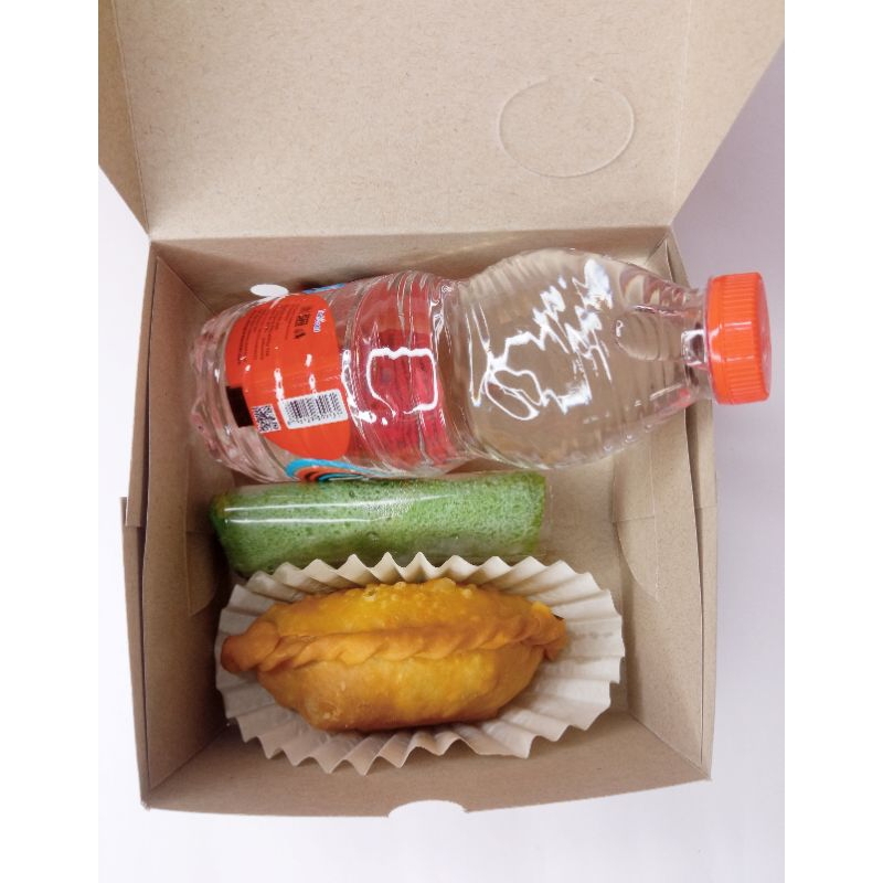 Jual RumahKue_Kekis |Snackbox 2 or 3pc Kue+air mineral |snackbox acara | Shopee Indonesia