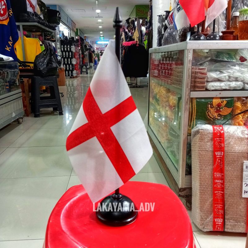 Jual Bendera meja bendera negara England plus tiang kayu | Shopee Indonesia