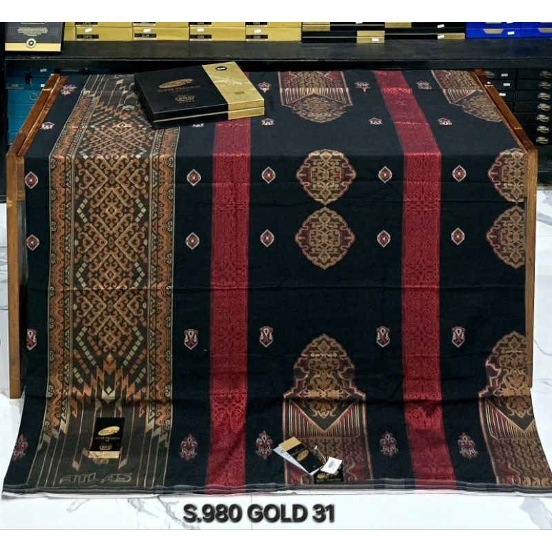 Jual SARUNG ATLAS SUPER PREMIUM 980 KUALITAS GOLD DAN SILVER (ORIGINAL) | Shopee Indonesia