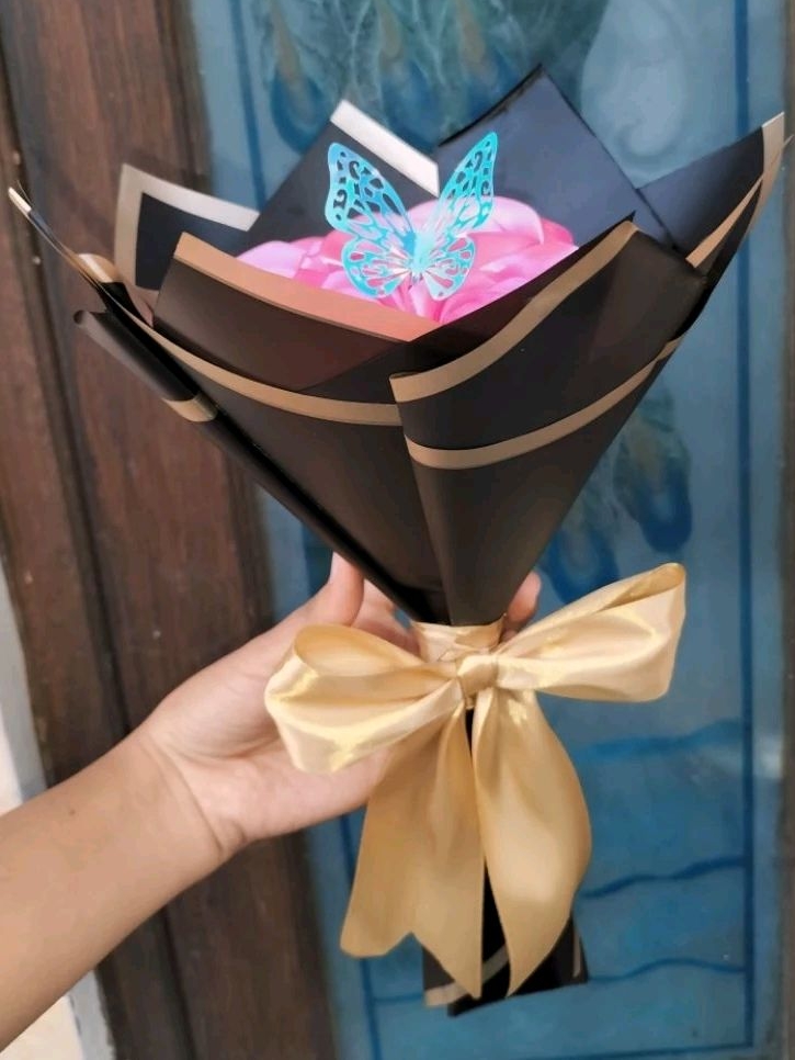 Jual Bucket Bunga Pita Satin /Glitter/Kado/Ulang Tahun/Wisuda/Custom ...