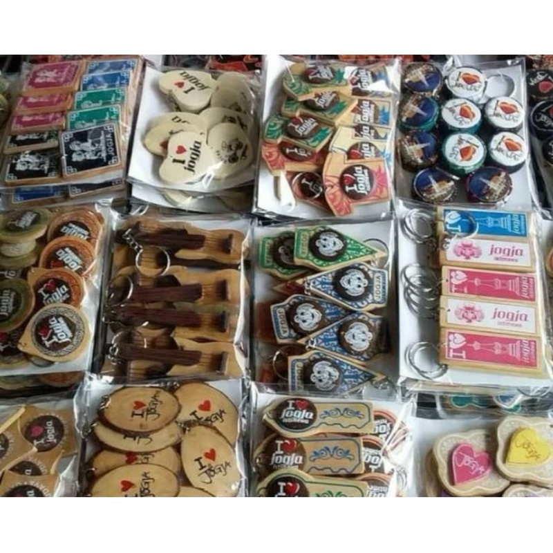 Jual Souvenir Gantungan Kunci Khas Malioboro Jogja Bahan Kayu 1 Kodi (isi 20pcs) | Shopee Indonesia