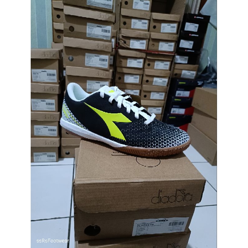 Jual Sepatu Futsal Diadora Original resmi MAP | Shopee Indonesia