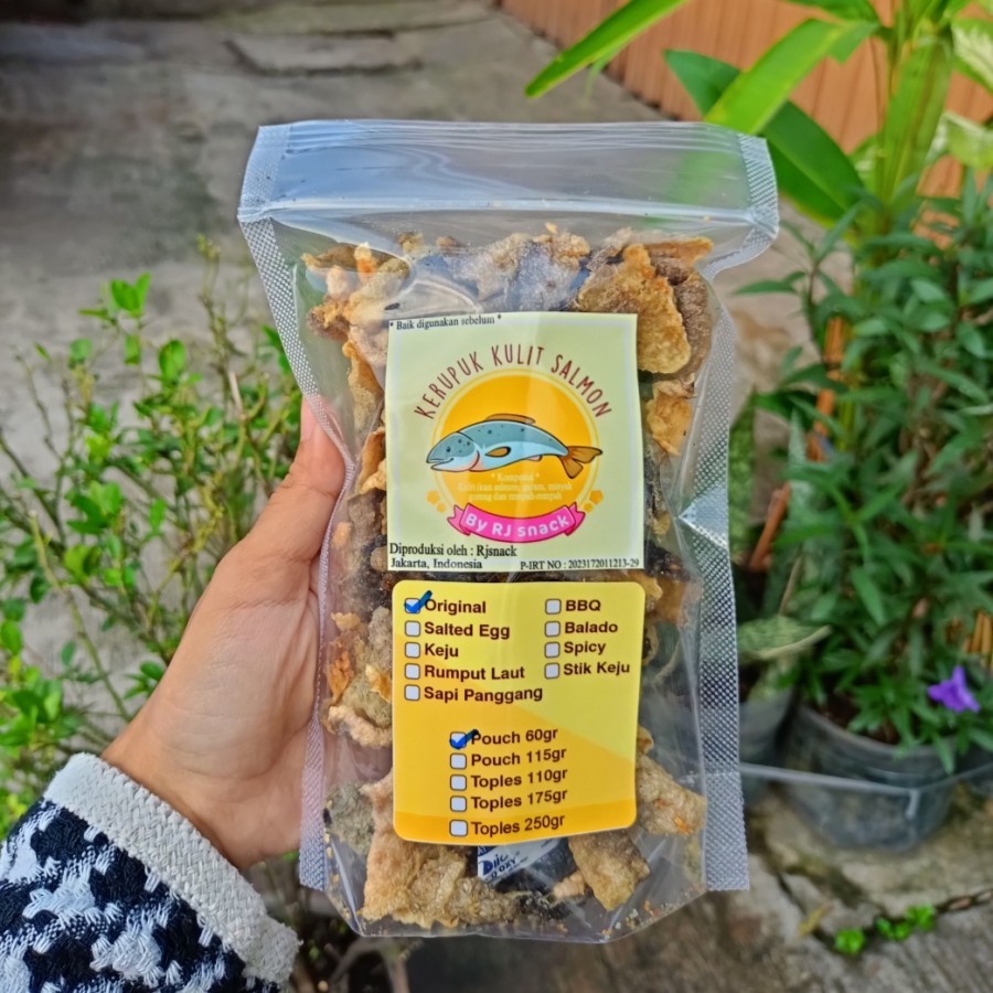 Jual Keripik Kulit Ikan Salmon Crunchy Kemasan Pouch 60gr | Shopee ...