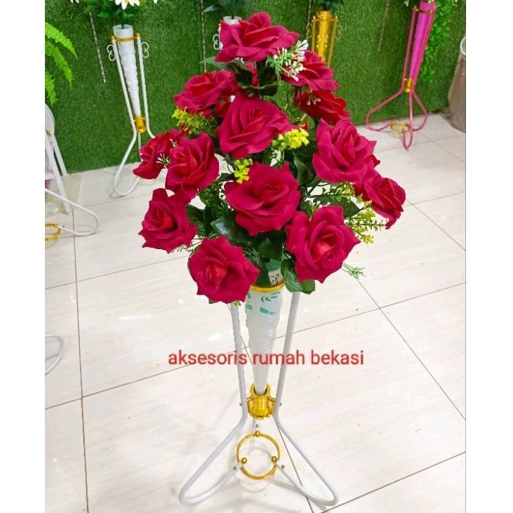 Jual Rangkaian bunga mawar beludru mekar 18 kuntum dengan pot standing ...