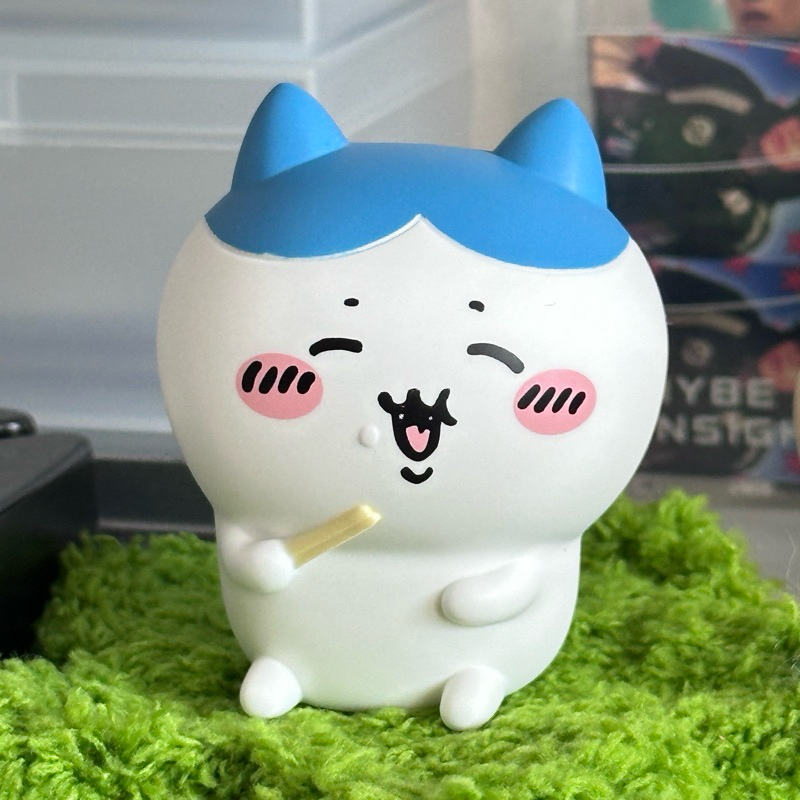Jual chiikawa — figure hachiware eating bandai namco | Shopee Indonesia