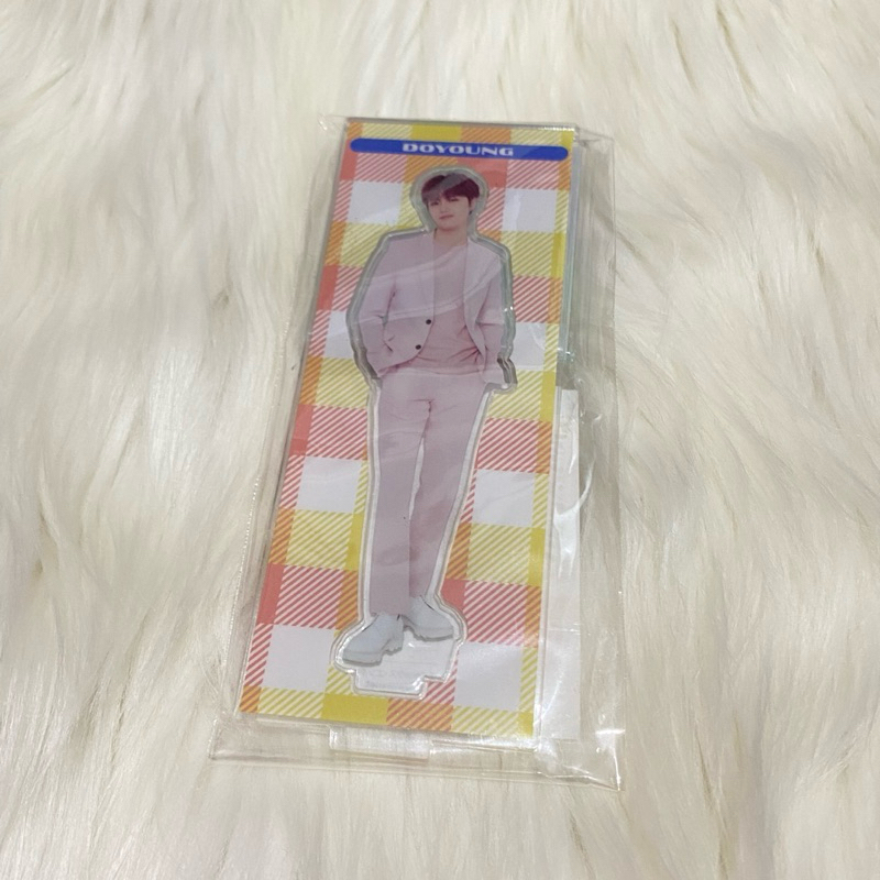 Jual TREASURE OFFICIAL ACRYLIC STANDEE JAPAN DOYOUNG | Shopee Indonesia