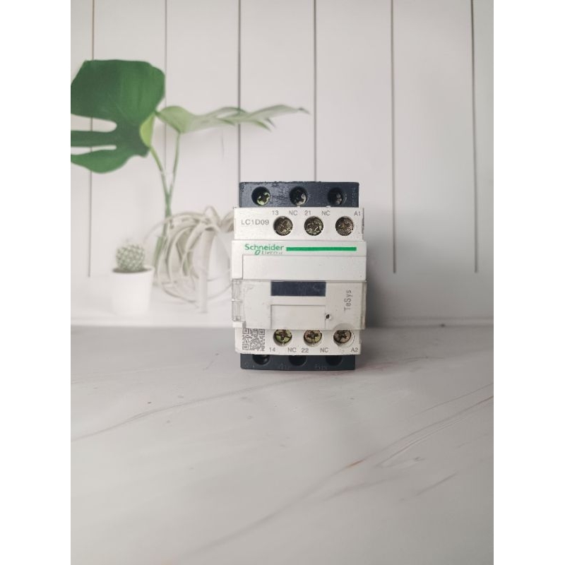 Jual kontaktor schneider lc1d09m7 25a coil 220v | Shopee Indonesia