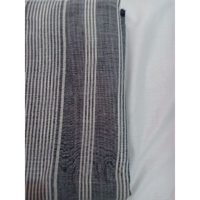 Jual KAIN KATUN PARIS MOTIF SALUR PUTIH DASAR ABU-ABU (290-330 cm ...