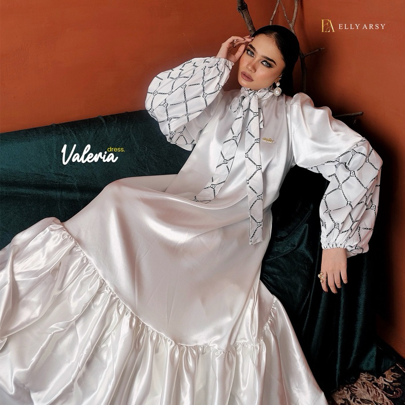 Jual Valeria Dres Material Yanasa Silk Mix Pattern Exlusiv Elly Arsy ...