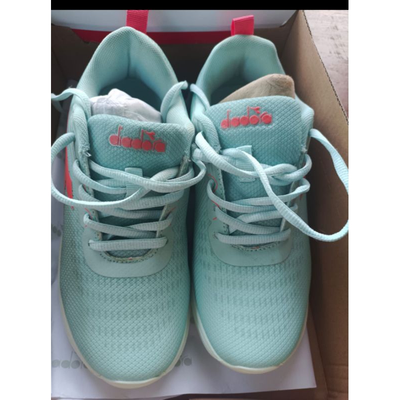 Jual Sepatu Diadora warna hijau ukuran 37 | Shopee Indonesia