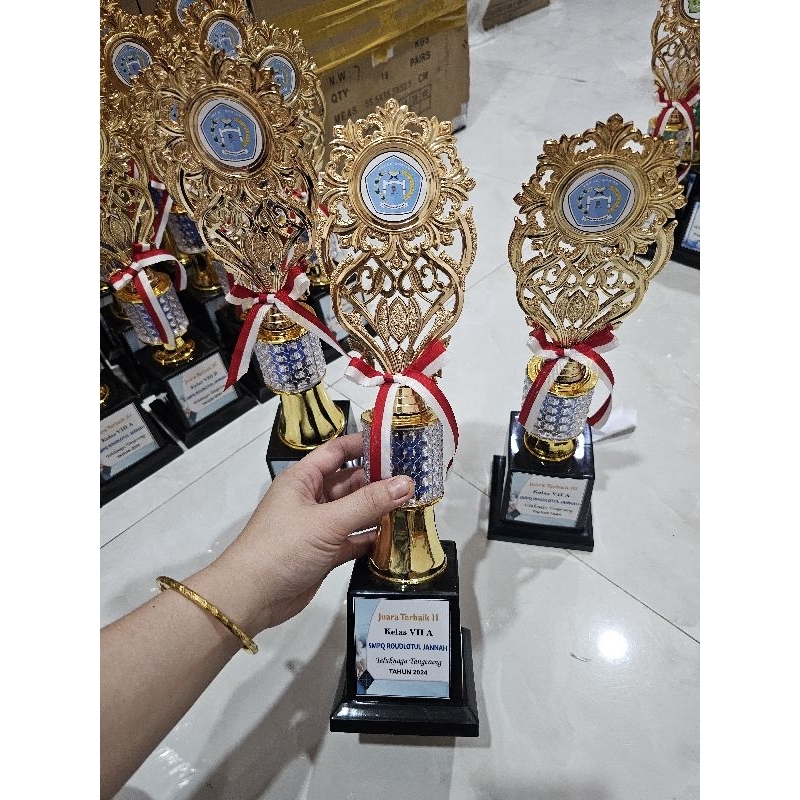 Jual trophy Piala Tabung kristal bagus murah 1 pcs | Shopee Indonesia