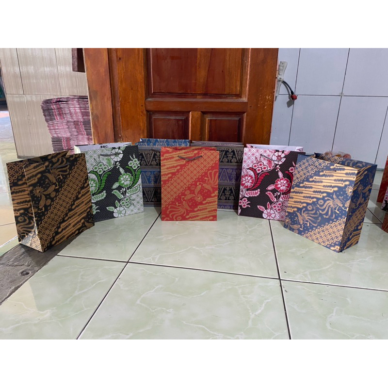 Jual Paperbag / tas kertas ukuran P 20 x T 25 x L 9 motif batik dan ...