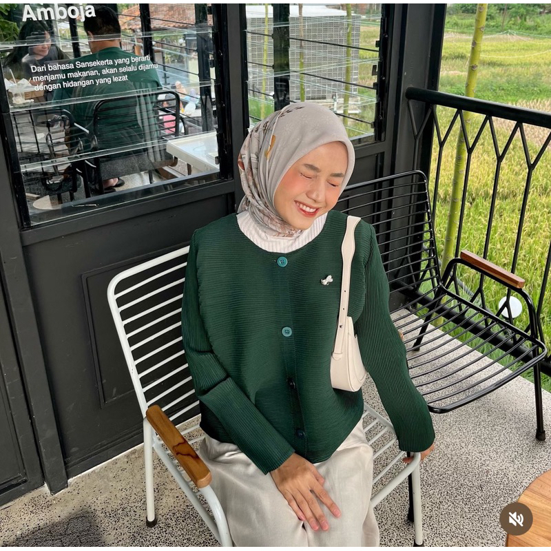 Jual ALIKA PLEATS CARDY by Dippewhijab | Shopee Indonesia