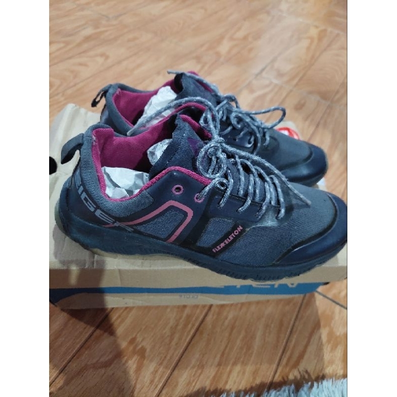 Jual sepatu second | Shopee Indonesia