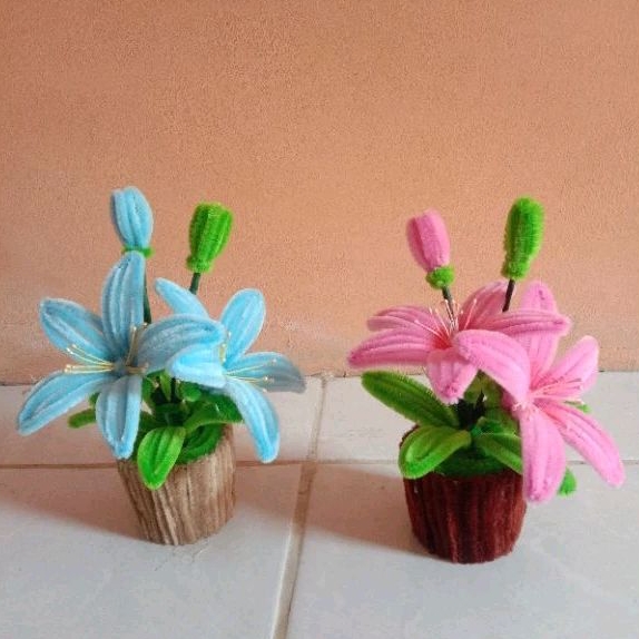 Jual Bunga lily mini pot hiasan kamar meja/hadiah wisudah,hari guru dll ...
