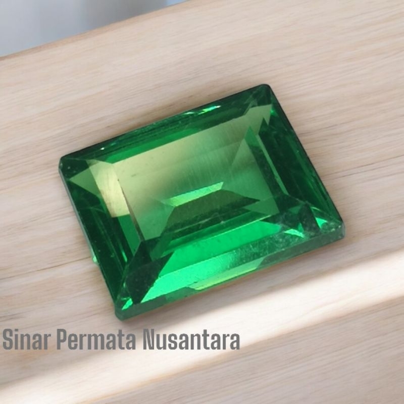 Jual Batu permata cubic zirconia green emerald bentuk kotak persegi | Shopee Indonesia