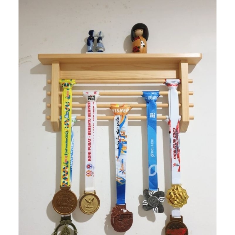 Jual rak piala gantungan medali 4 bar | Shopee Indonesia