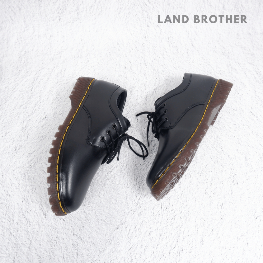 Jual Sepatu Docmart Wanita-tali flat hitam Land Brother | Shopee Indonesia