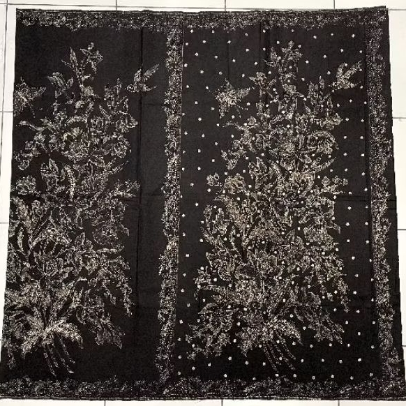 Jual Batik lawas tulis cerebon motif bunga latar hitam ca1980 setelan ...