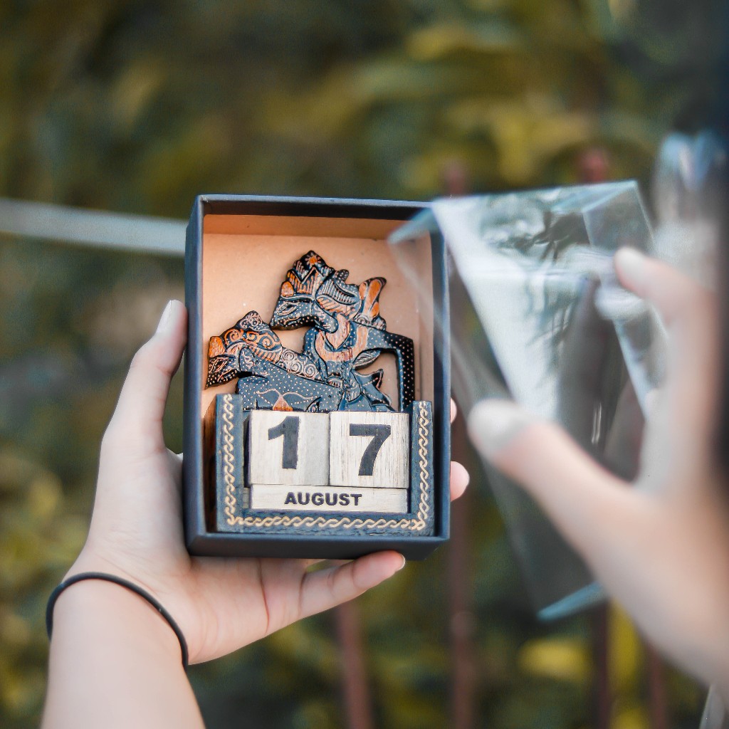 Jual KALENDER PREMIUM TANGGALAN BALOK KAYU MOTIF BATIK EDISI TOKOH ...