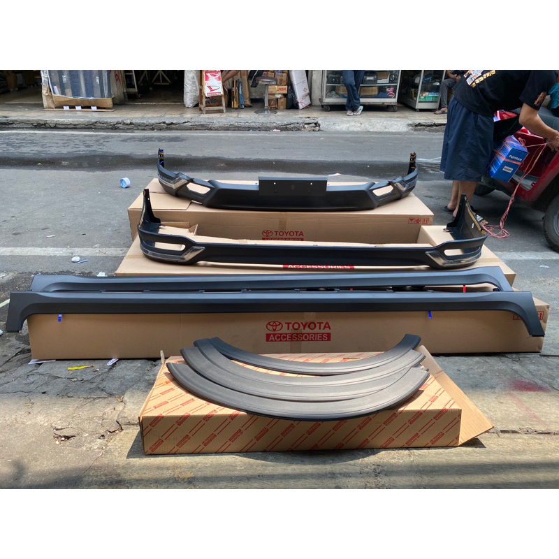 Jual BODYKIT Body kit Innova venturer komplit original Facelift 2021 up ...