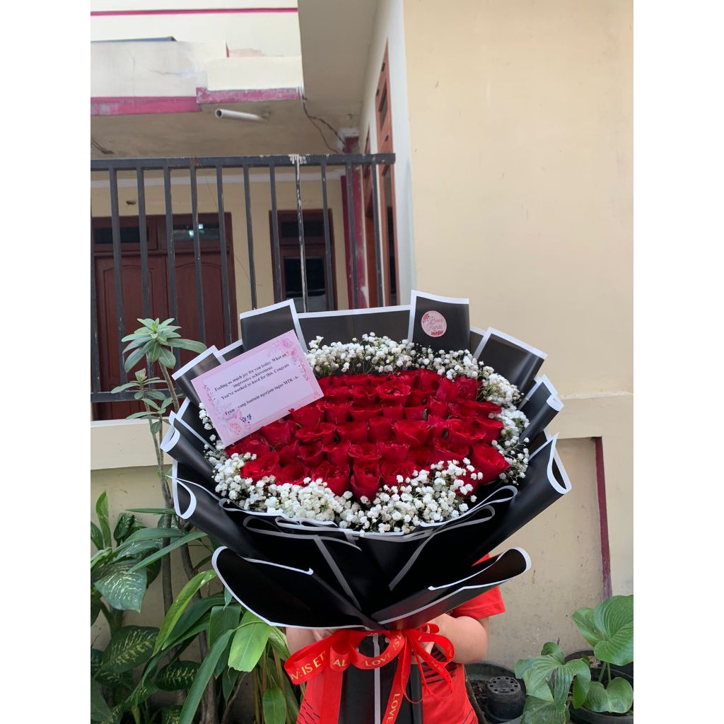 Jual BEINS - BUCKET BUNGA MAWAR MERAH 40 TAGKAI + BABY BREATH ASLI ...