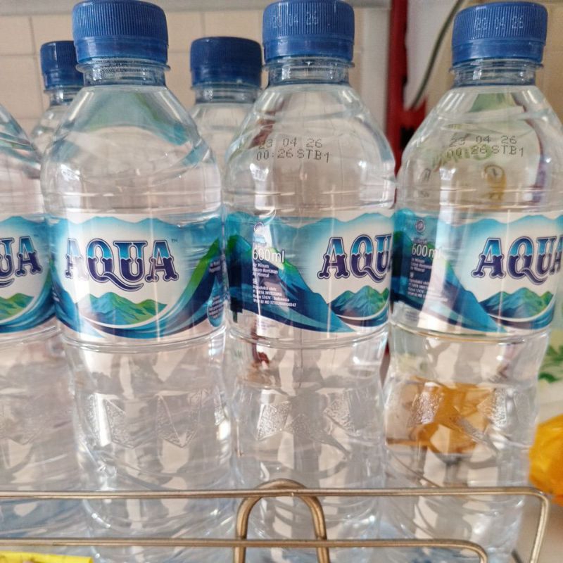 Jual Air Mineral Aqua Botol 600 Ml / Botol | Shopee Indonesia