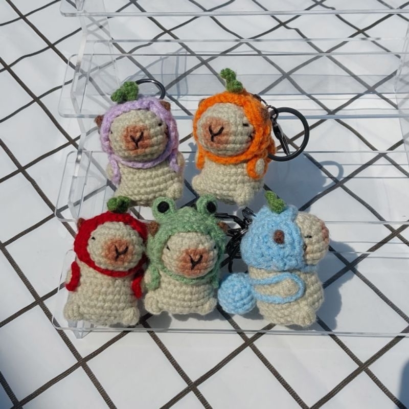 Jual CAPYBARA KEYCHAIN RAJUT/ capybara go to school keychain rajut ...