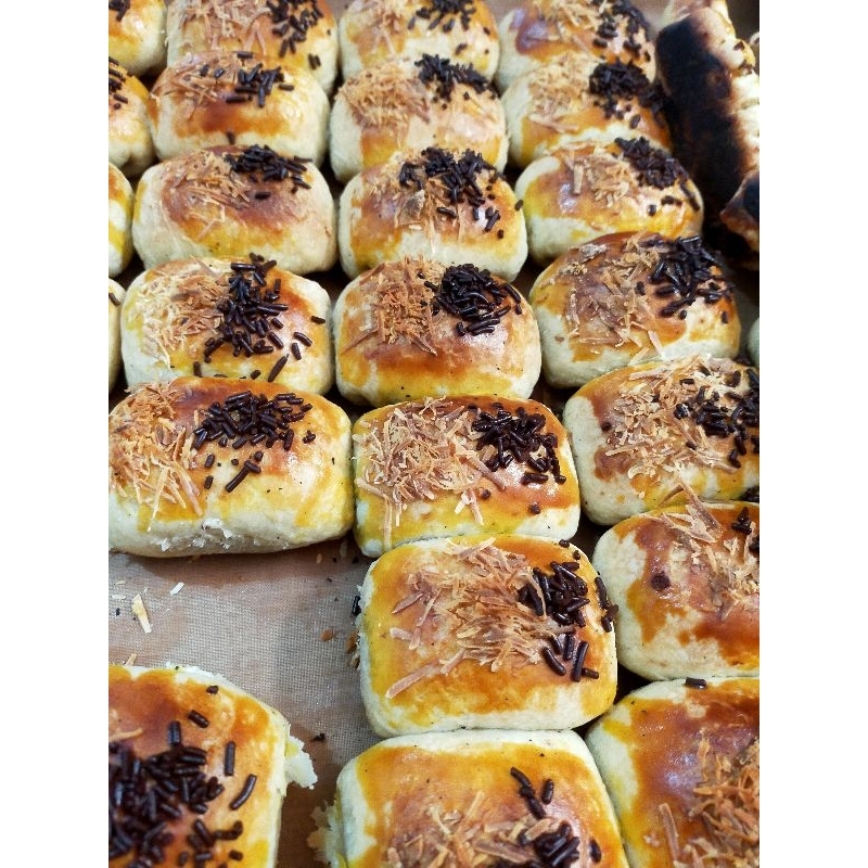 Jual Bolen melted lumer pisang Raja premium, Choco roll, choco cheese ...