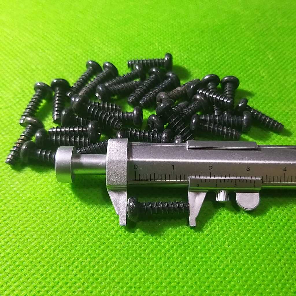 Jual Baut scrup body m4 hitam panjang 1,4cm drat 1.5mm | Shopee Indonesia