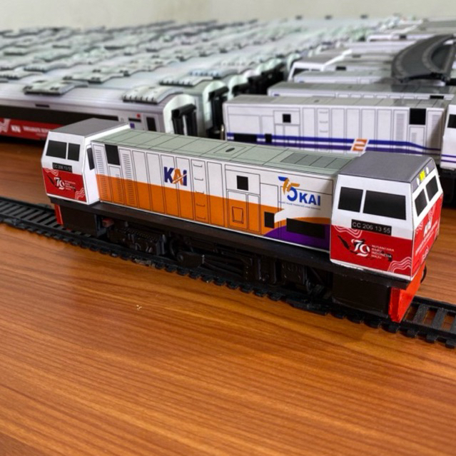 Jual Miniatur Kereta Api Lokomotif cc206 livery HUT RI,paling murah ...