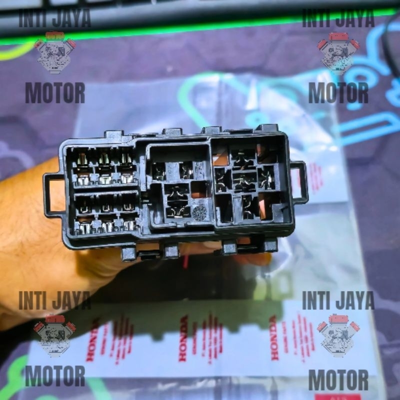 Jual Box bok kotak rumah sikring relay vario 125 150 led new original ...