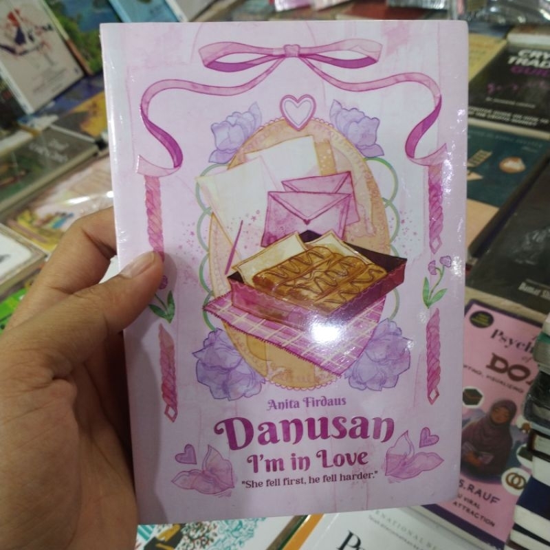 Jual buku novel danusan I am in love original | Shopee Indonesia