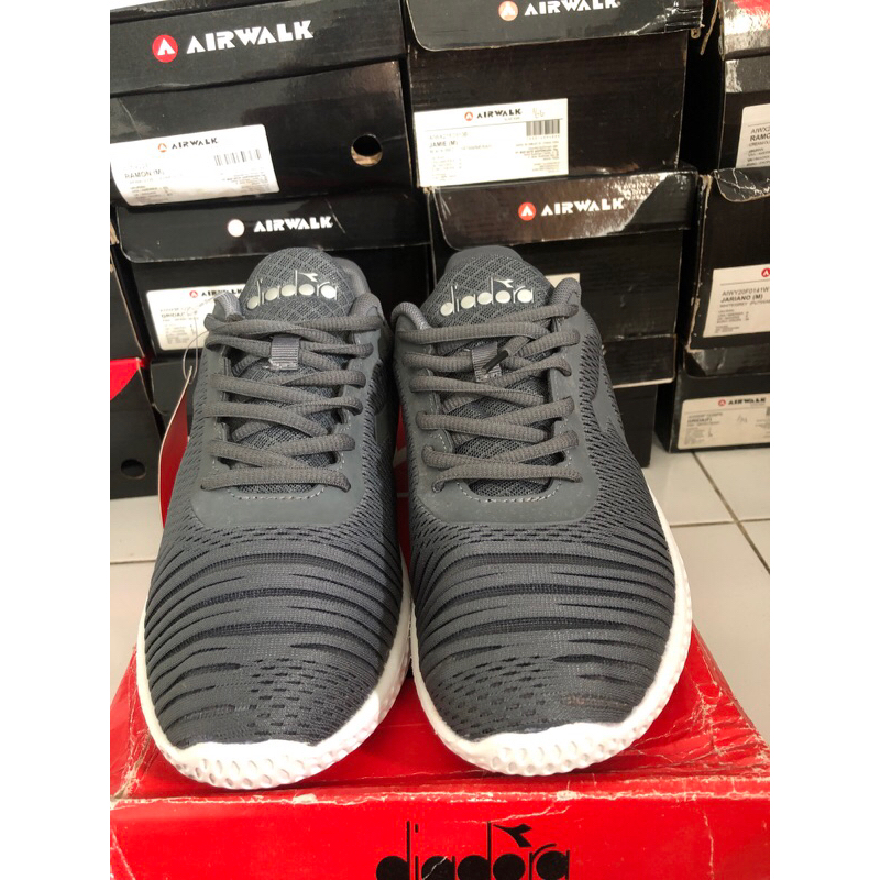 Jual Sepatu lari kasual DIADORA ALCHEMY GREY | Shopee Indonesia