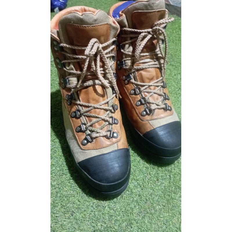 Jual HIKINg VINTAGE BOOTS MADE IN FRANCE BY ISBA SZ 42-43 | Shopee ...