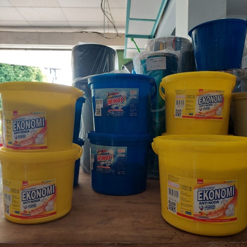 Jual Sabun Colek Wings Biru Ekonomi Kemasan Timba 5 kg Ember 4,85 Biru ...