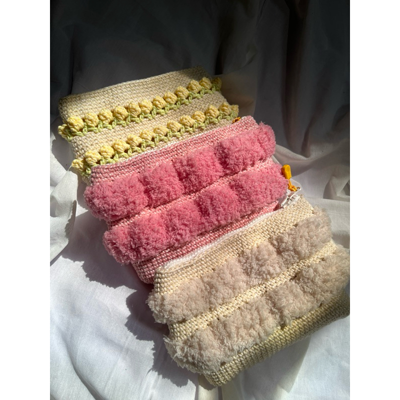 Jual fluffy & tulip pouch ( pouch rajut ) | Shopee Indonesia