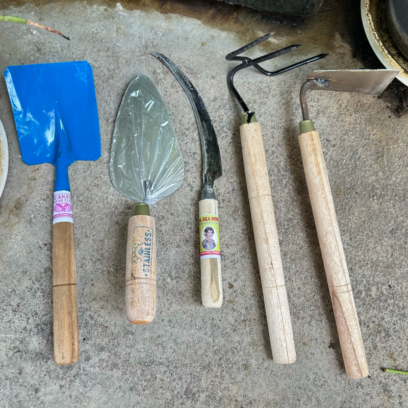 Jual Paket Set Peralatan Berkebun Cangkul Garuk Mini isi 5 Pcs -Sekop ...