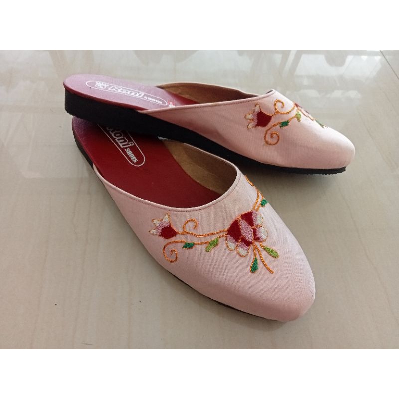 Jual Acc Padang by Roni Shoes - Sandal Teplek Sulaman Timbul ...