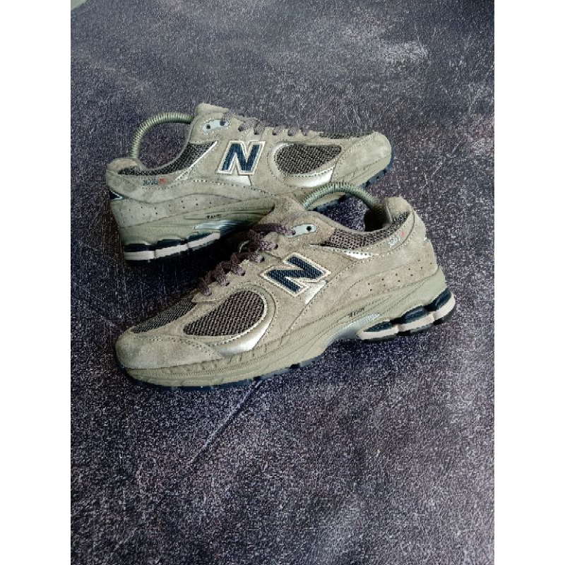 Jual sepatu NB 2002r second | Shopee Indonesia