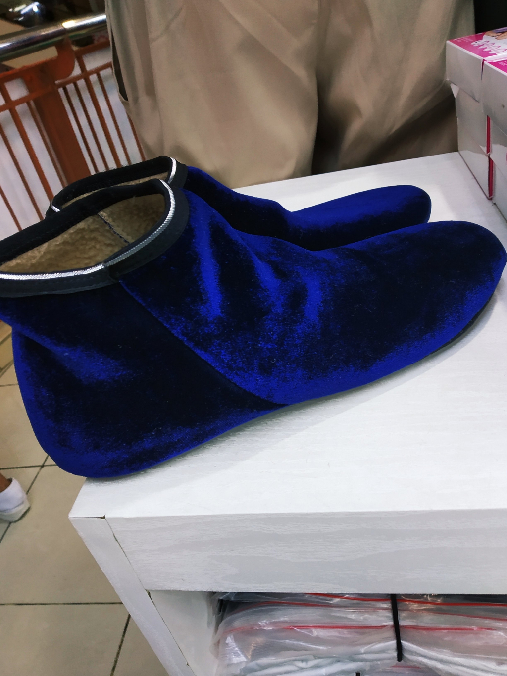 Jual Sepatu Thawaf Muslimah Bahan Beludru halus denga Anti Slip (Anti ...