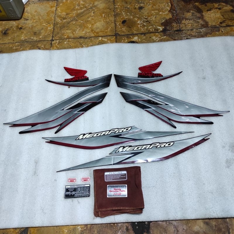 Jual stiker stripping striping decal graphic Honda Megapro mega pro ...