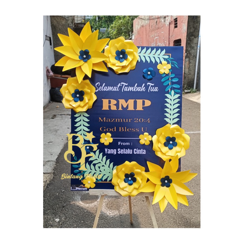 Jual Bintang Papan Bunga Kertas / Papper Flower Board / Kado Wisuda ...