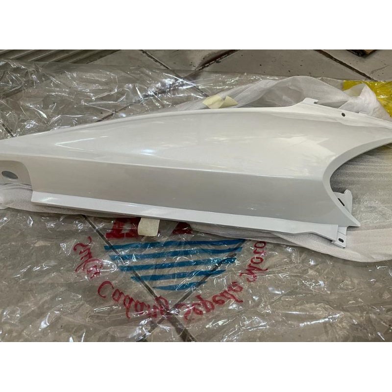Jual cover body kanan kiri beat carbu putih body samping beat lama ...