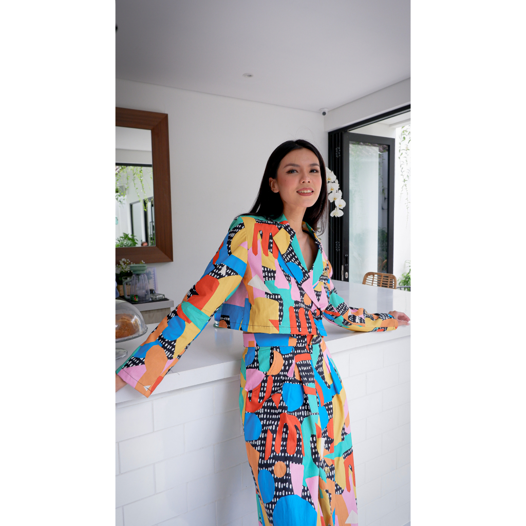 Jual Calla The Label - Candy Crop Blazer. | Shopee Indonesia