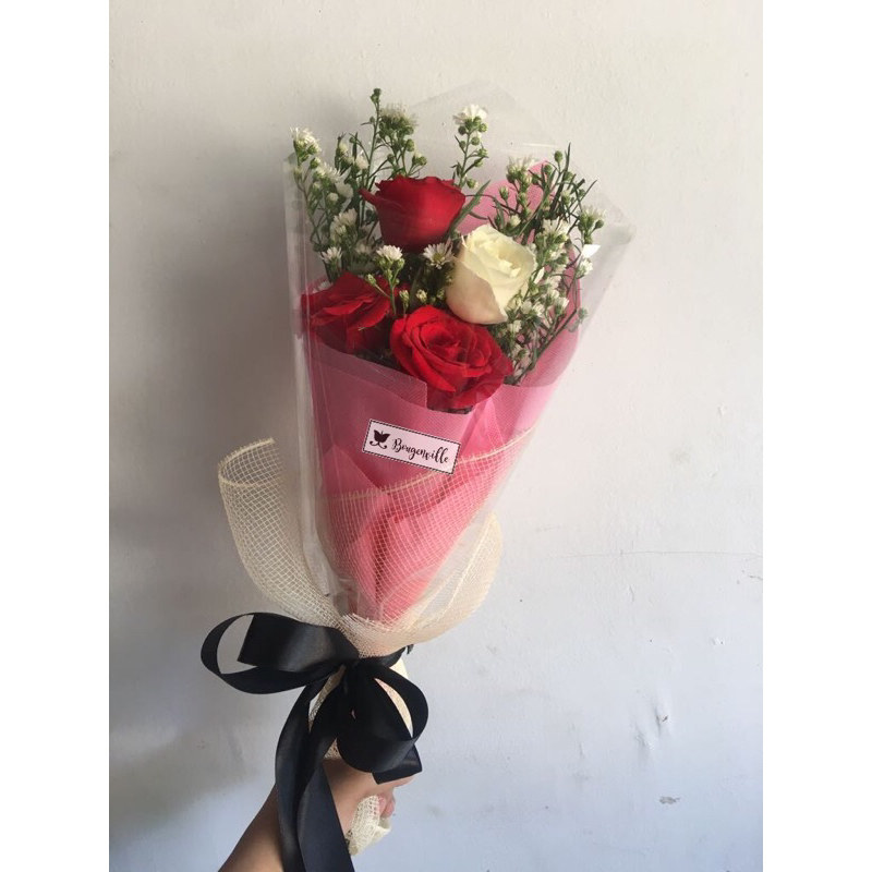 Jual buker bunga mawar merah isi 4 bunga mawar bandung bunga wisuda ...