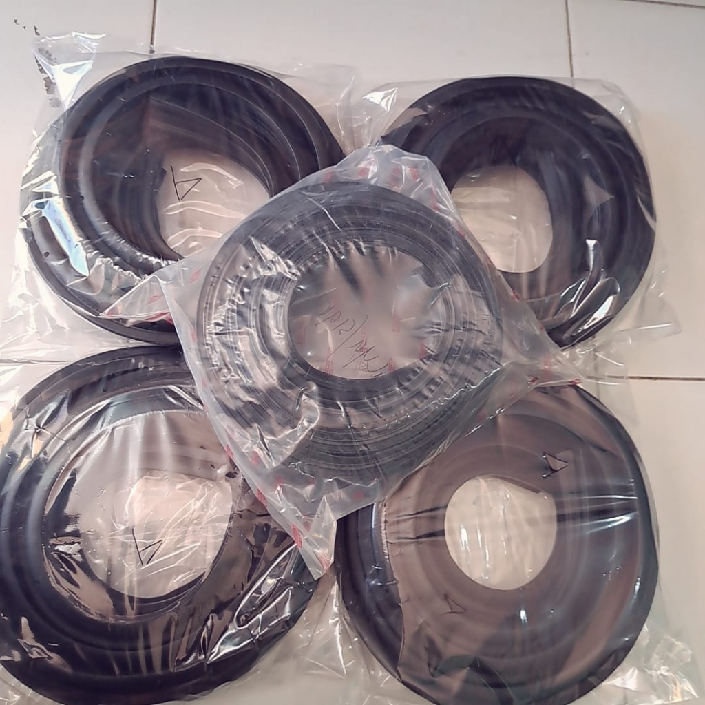 Jual karet balon /karet bagasi/karet peredam pintu full set mobil ...