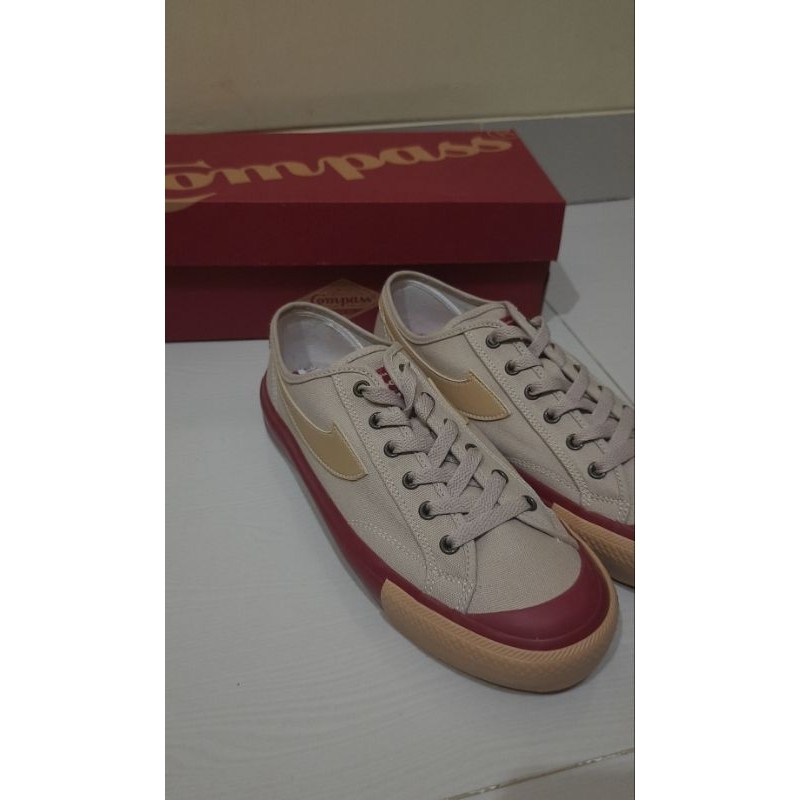 Jual Compass Gazelle Low Wafer Maroon | Shopee Indonesia