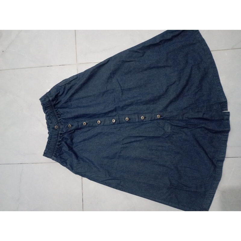Jual rok jeans denim kancing full brand GU Japan | Shopee Indonesia